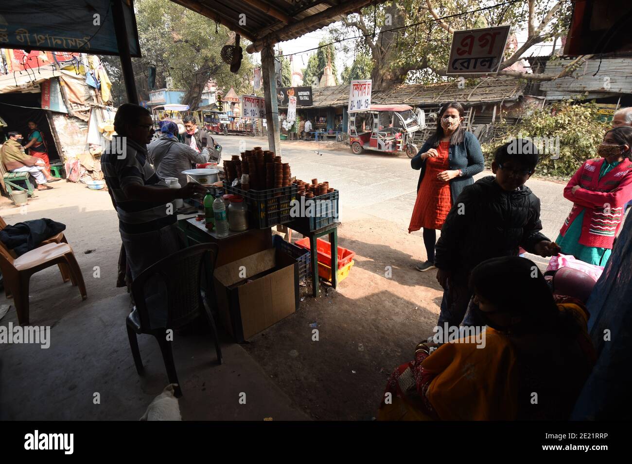 Roadside tea stall hi-res stock photography and images - Alamy