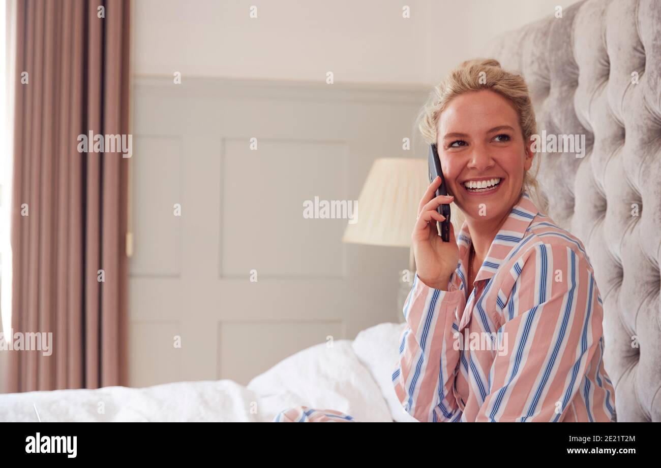Teleworking in bed hi-res stock photography and images - Alamy