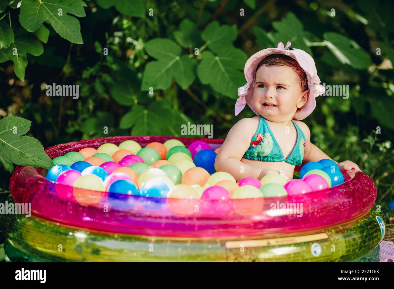 Pool relax hi-res stock photography and images - Alamy