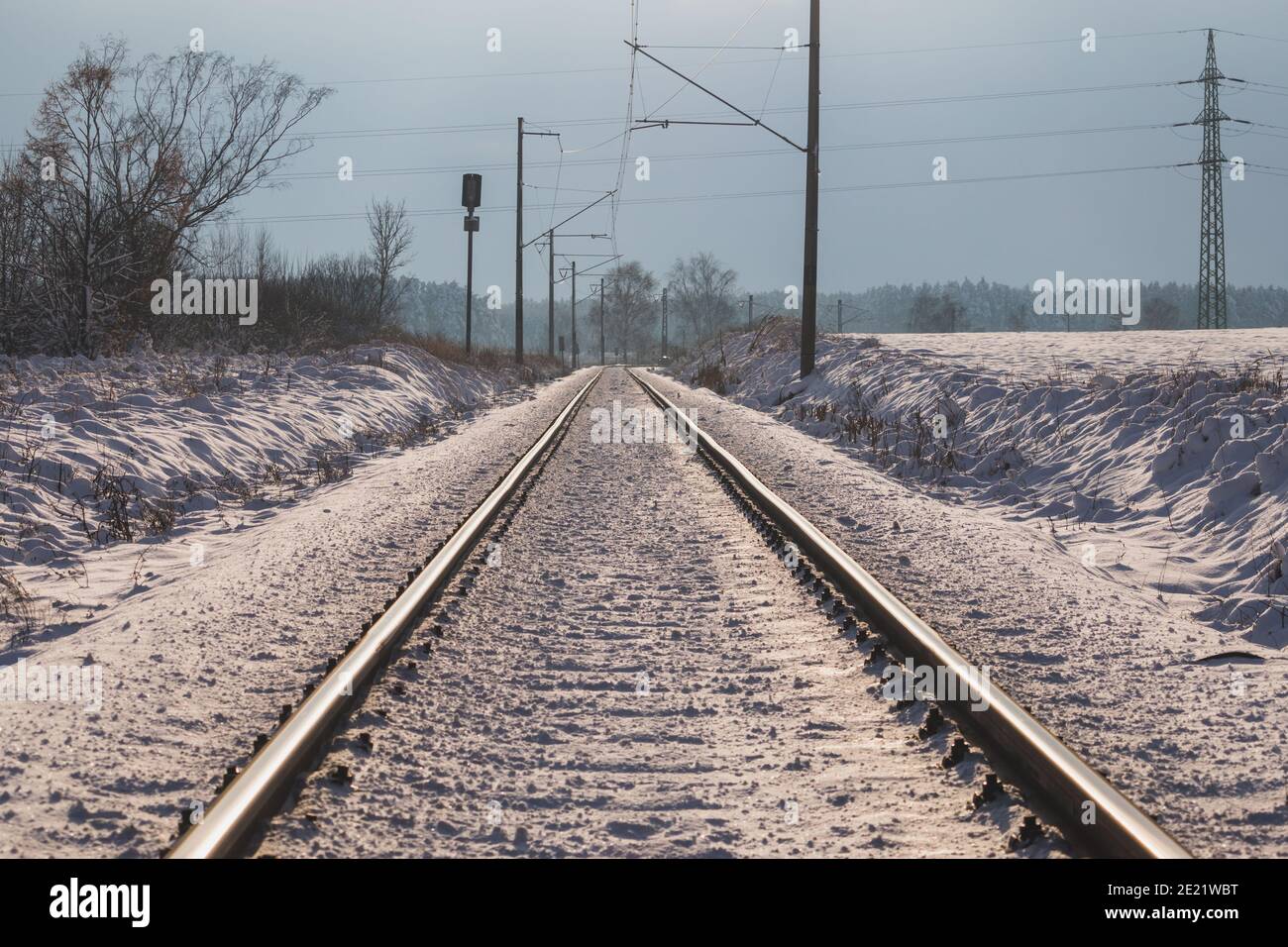 Railway line a winter railway train hi-res stock photography and images ...
