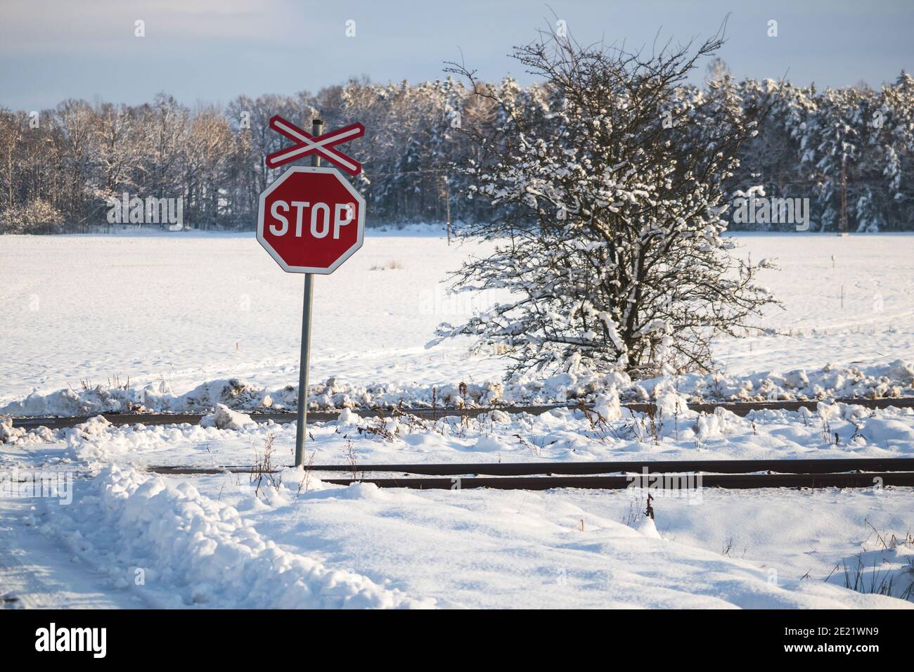 Railway crossing stop sign hi-res stock photography and images - Alamy