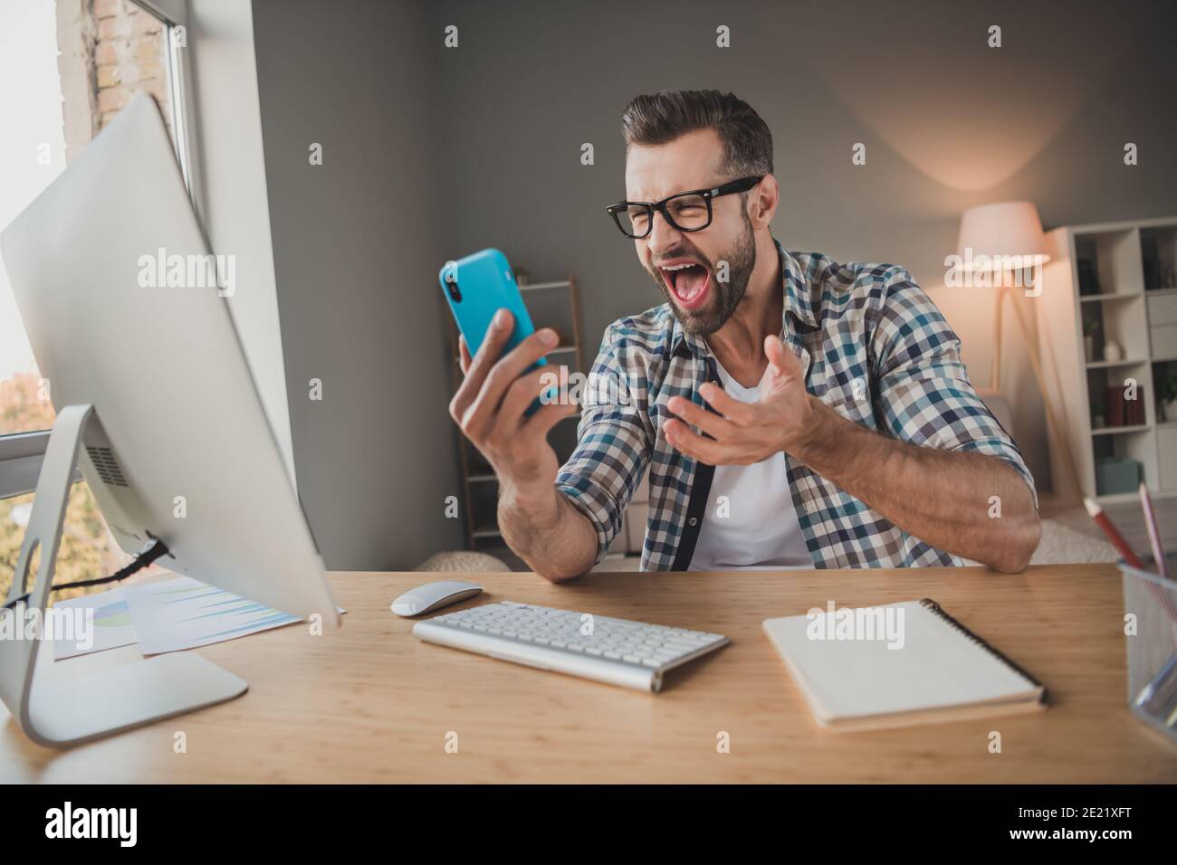 Photo of young business man boss angry mad scream shout cellphone ...