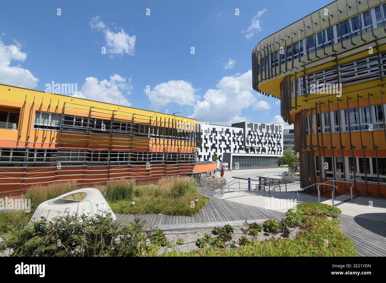 Modern university buildings hi-res stock photography and images - Alamy