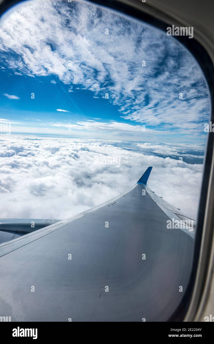 looking out of plane window at 30,000 feet Stock Photo - Alamy