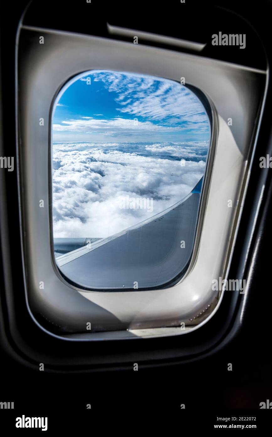 looking out of plane window at 30,000 feet Stock Photo - Alamy