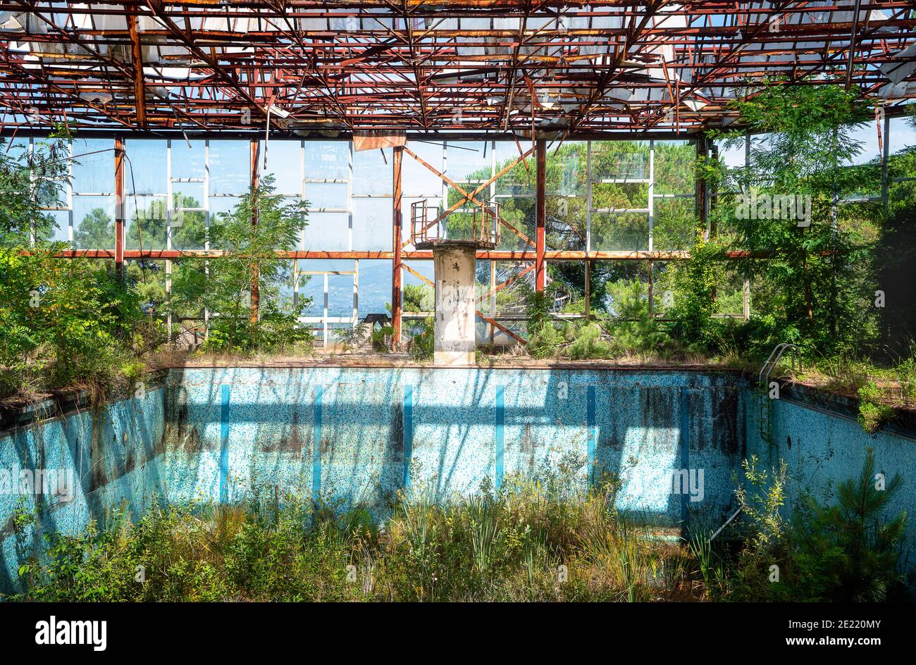 Abandoned Derelict Swimming Pool Stock Photo - Alamy