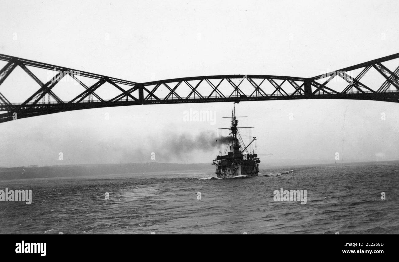 Battleship war Black and White Stock Photos & Images - Alamy