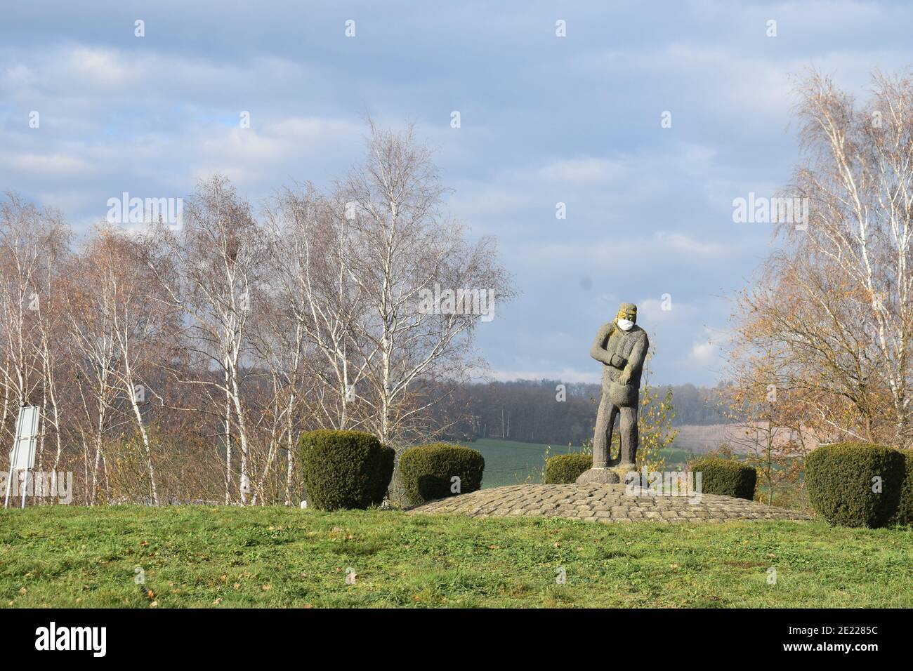 Statue wearing a face mask in 2020 Stock Photo - Alamy