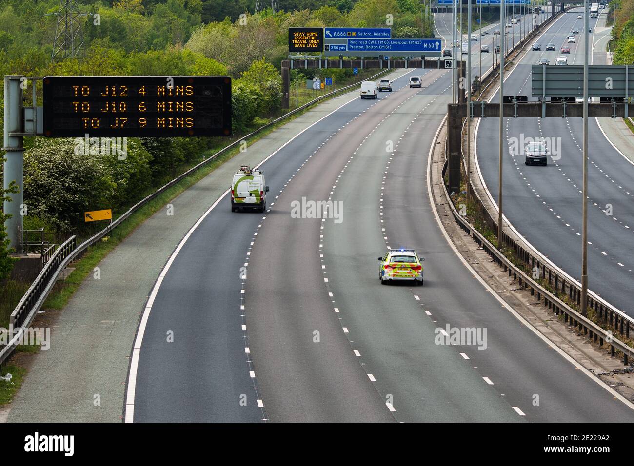 M60 motorway sign hi-res stock photography and images - Alamy