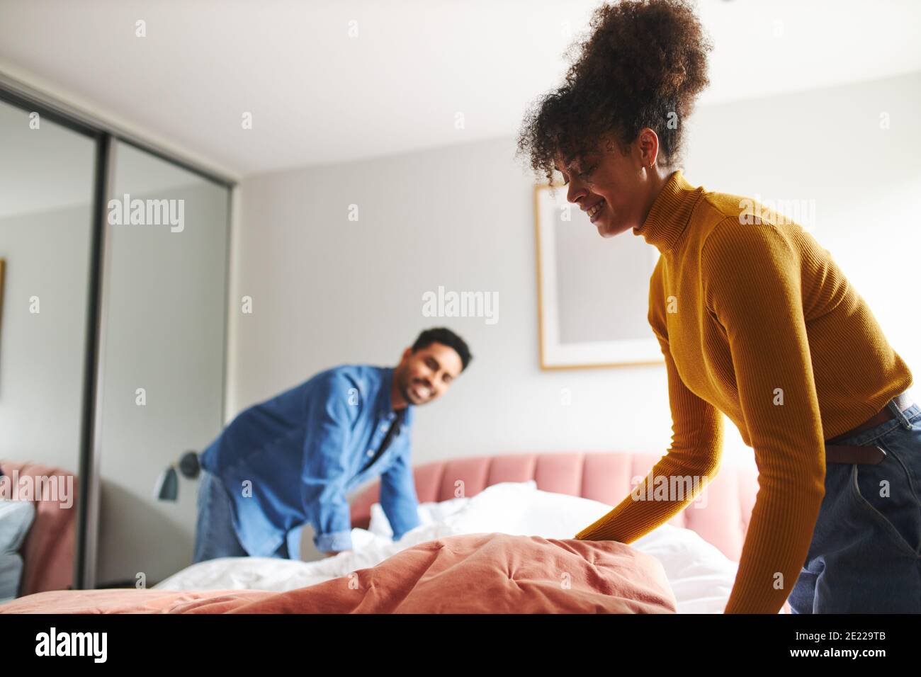 Making Bed Sheets High Resolution Stock Photography and Images - Alamy