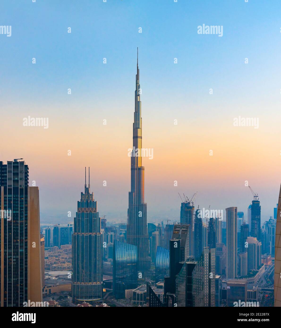 Burj khalifa tower viewpoint dubai hi-res stock photography and images ...