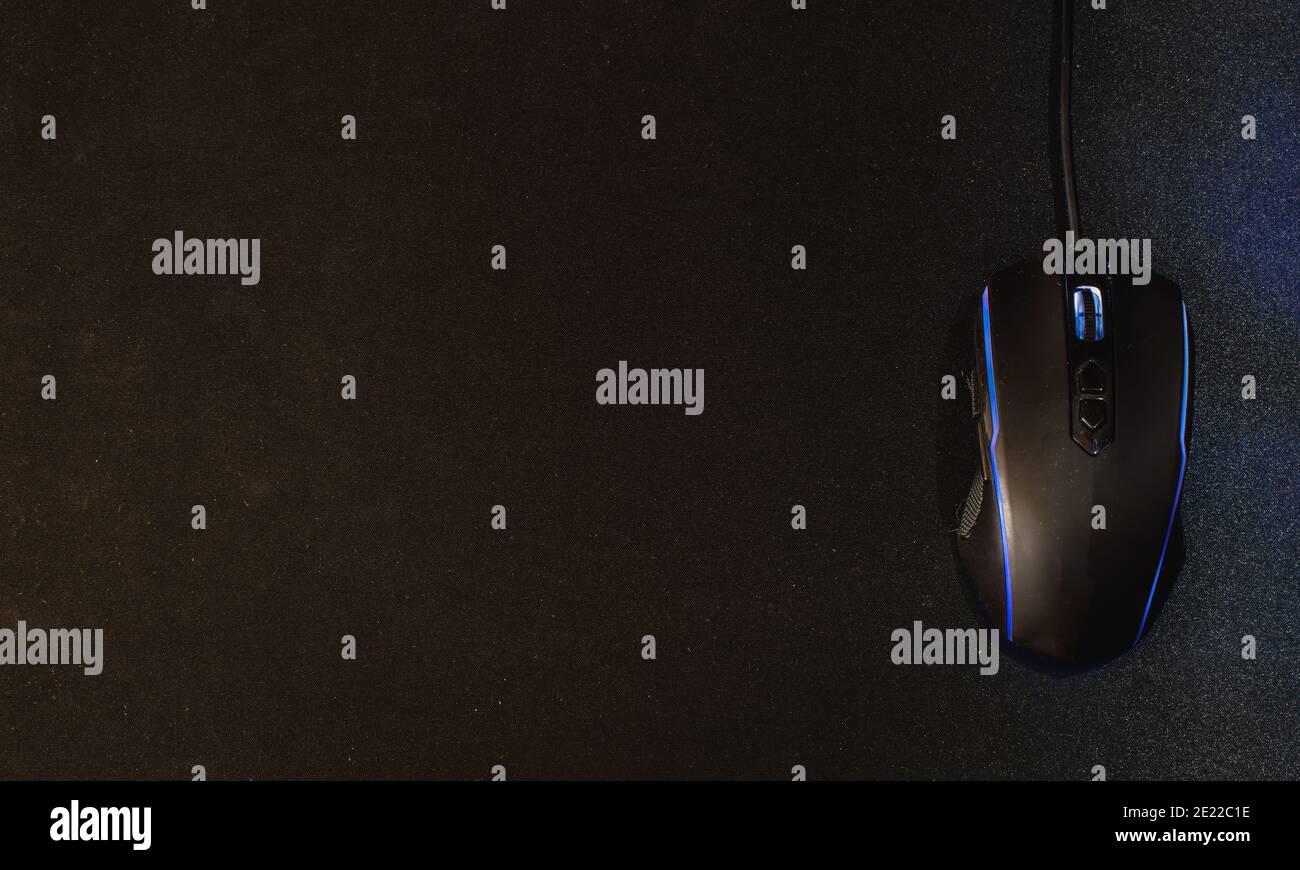 Top view of a computer mouse on a table Stock Photo - Alamy