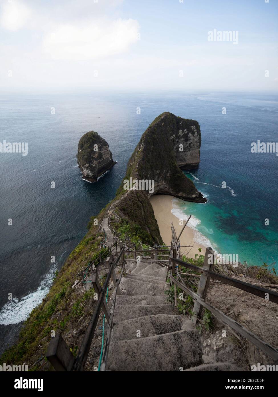 Panorama view of the stairs at Pantai Kelingking Beach blue turquoise ...
