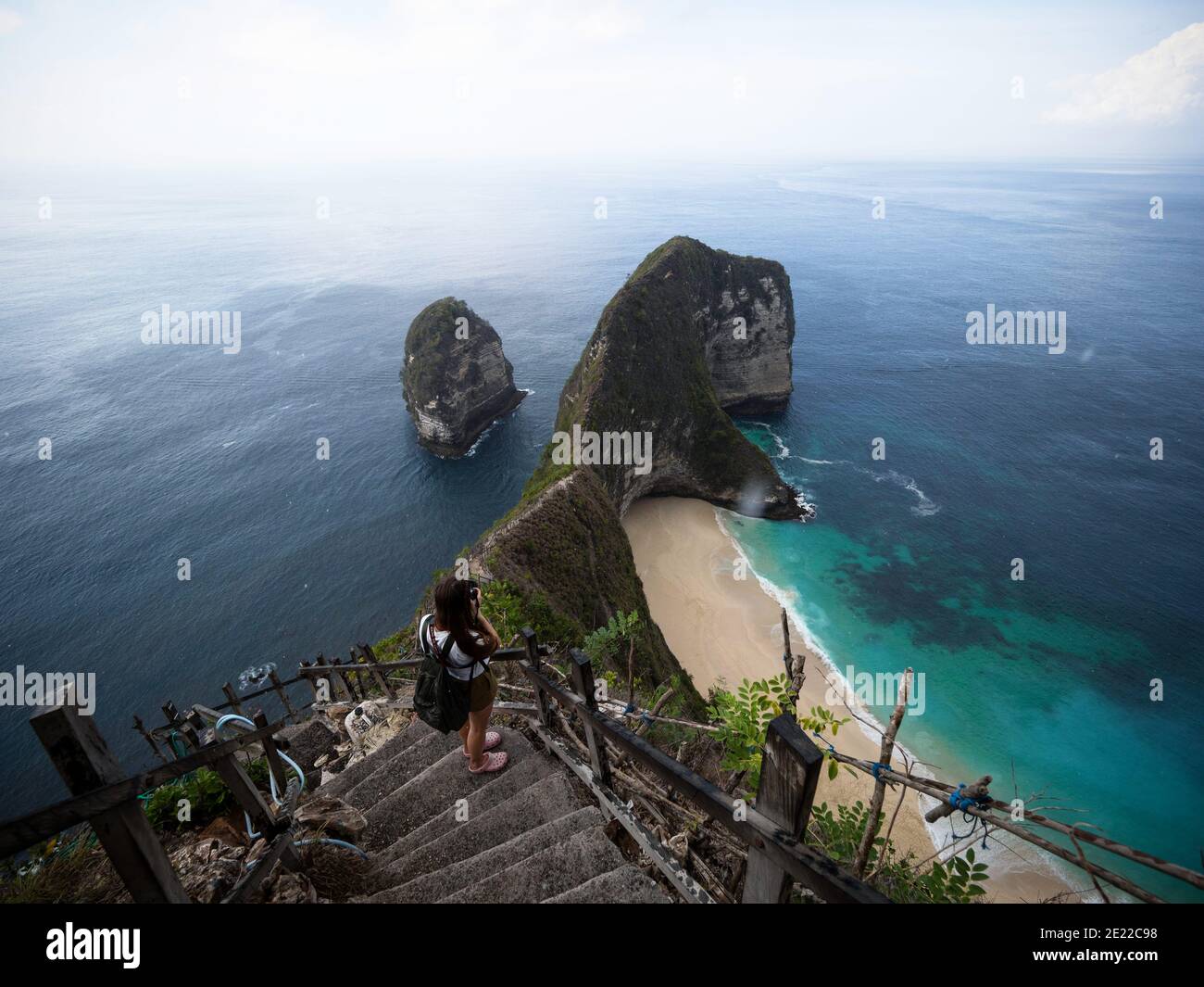 Panorama view of the stairs at Pantai Kelingking Beach blue turquoise ...