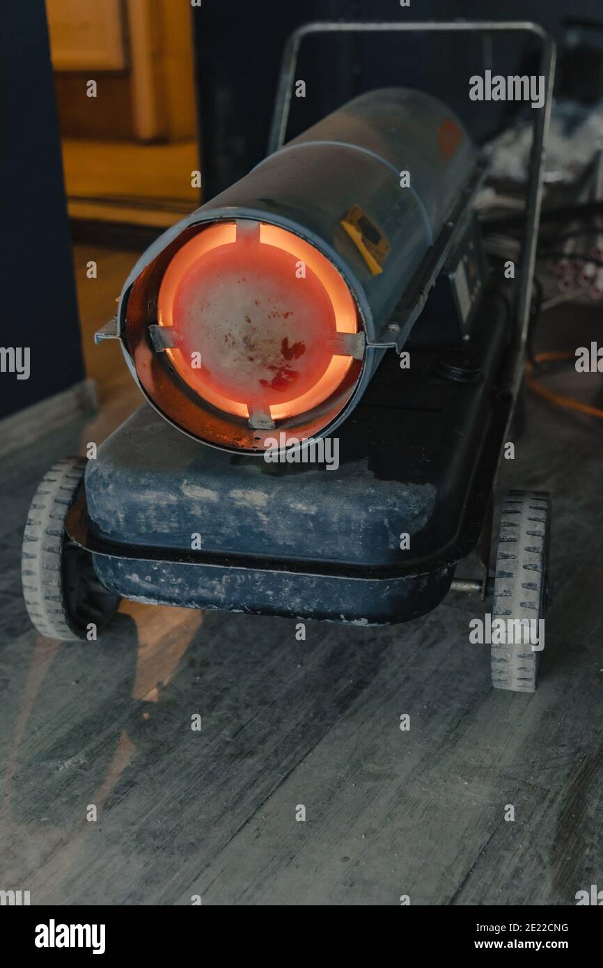 The heat gun is connected to the electrical network and heats the air ...