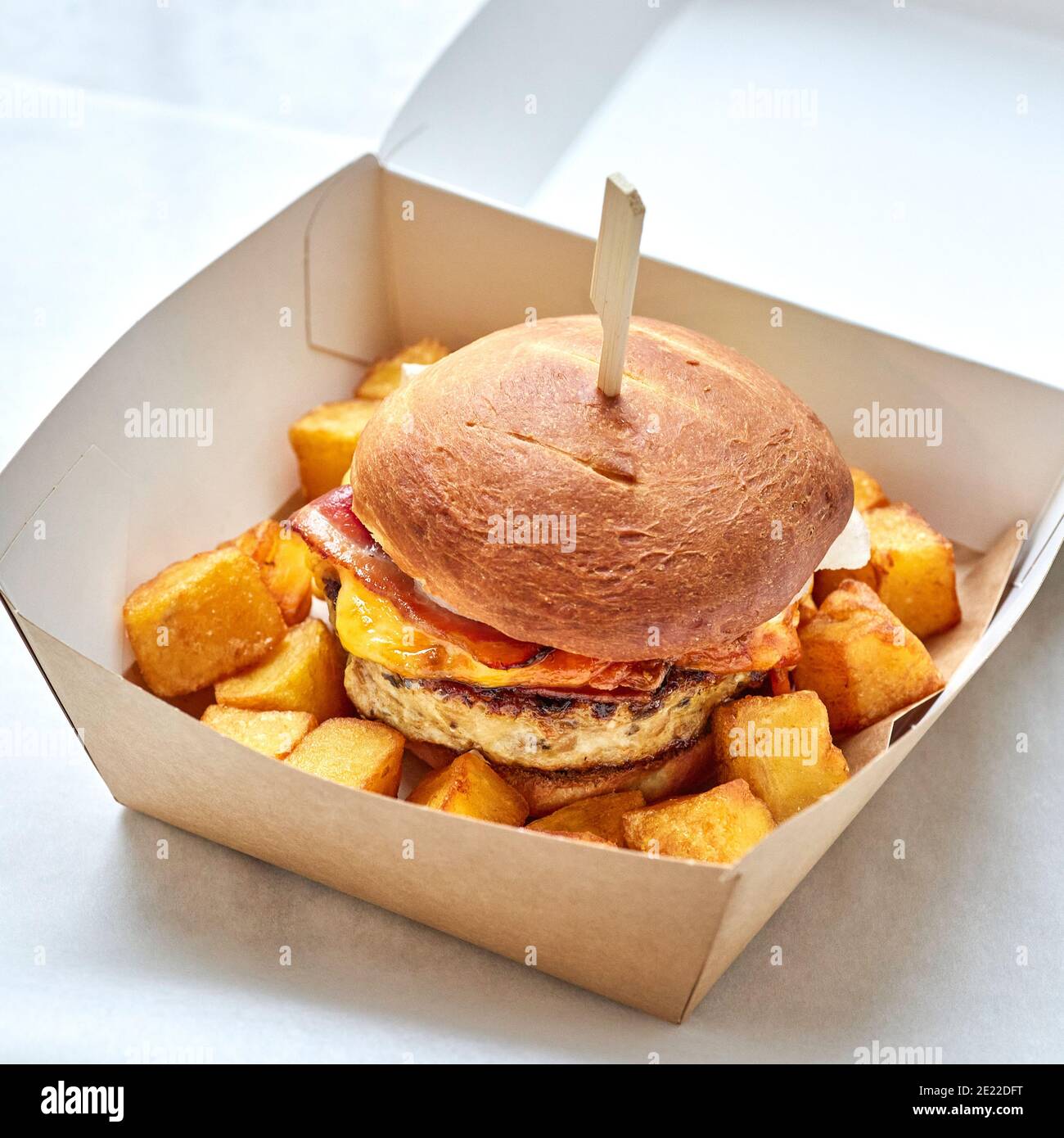 Burger box paper hi-res stock photography and images - Alamy