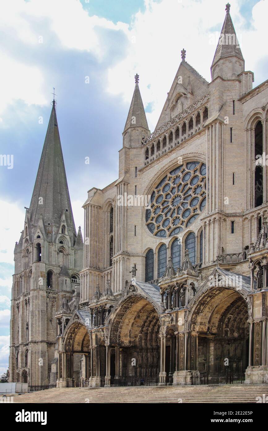 Gothic architecture chartres hi-res stock photography and images - Alamy