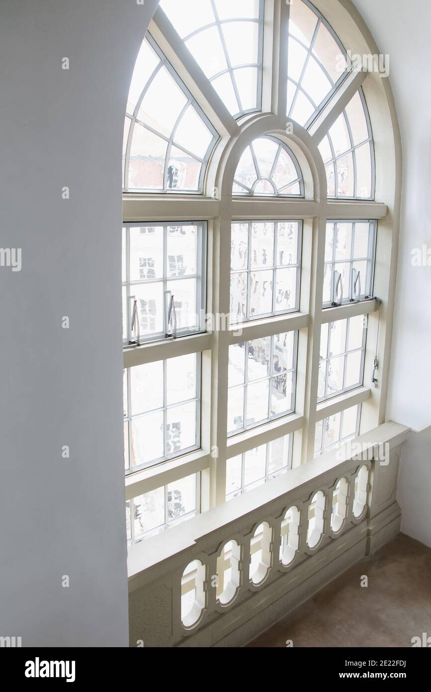 Window glass architecture hi-res stock photography and images - Alamy