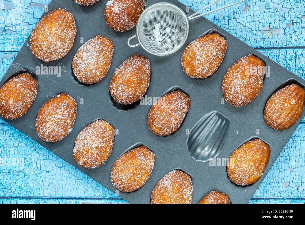 Madeleine sponge cake hi-res stock photography and images - Alamy