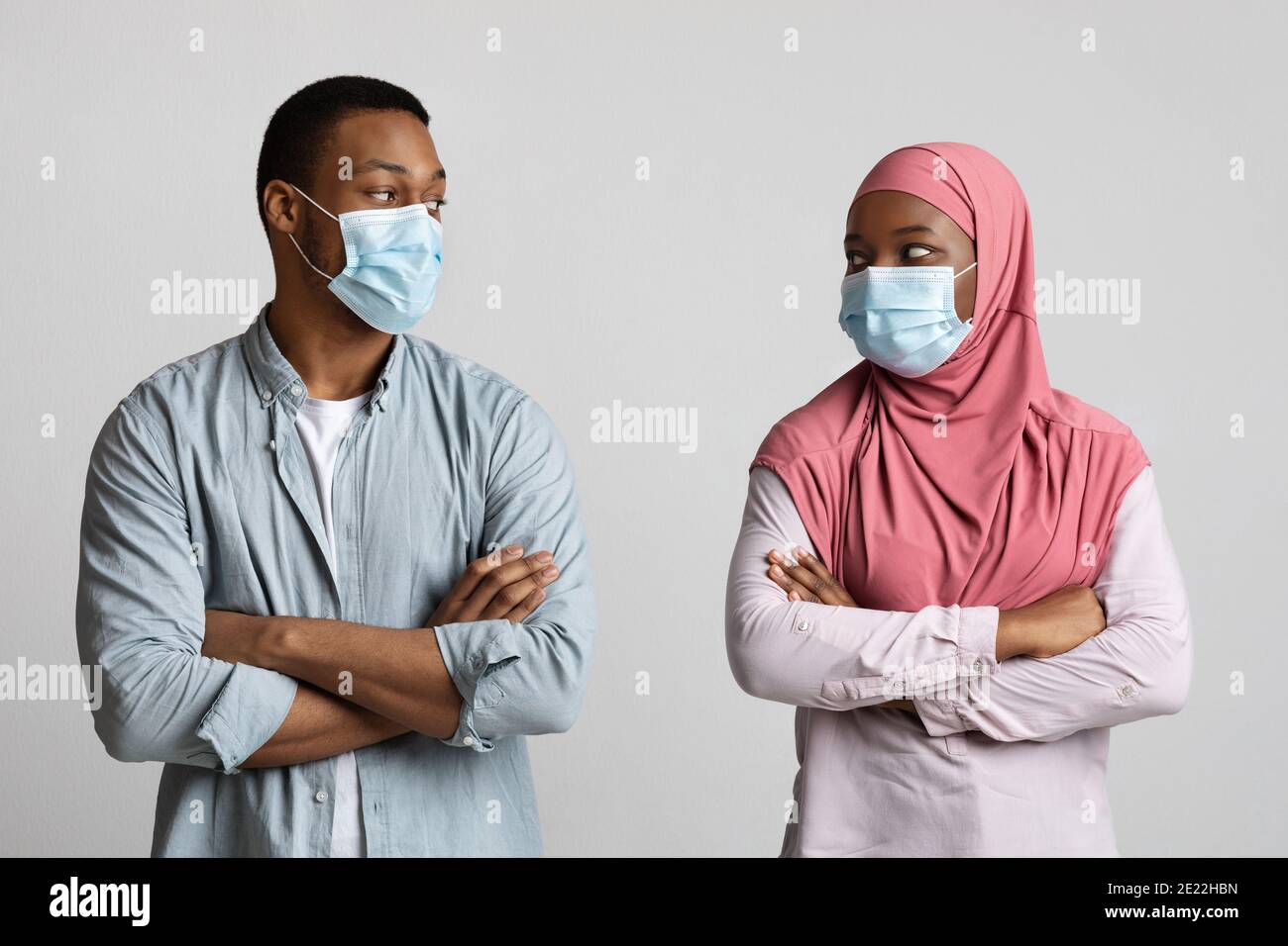 Muslim lovers in face masks looking at each other Stock Photo - Alamy