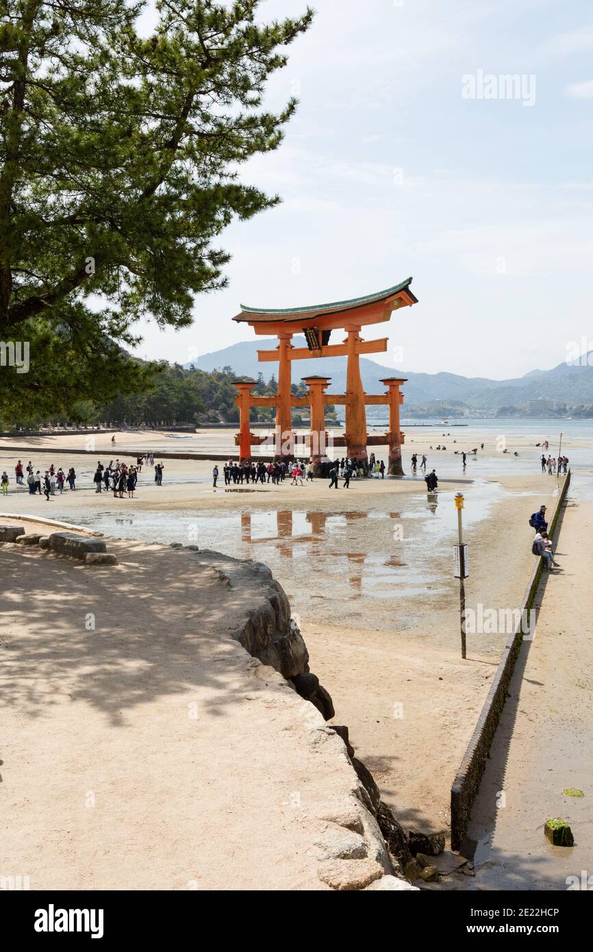 Miyajima torii gate hi-res stock photography and images - Alamy