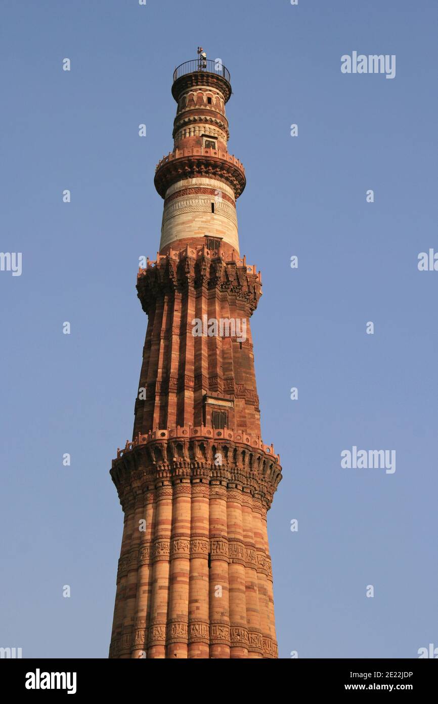 muslim buildings (qutb minar) in new delhi (india Stock Photo - Alamy