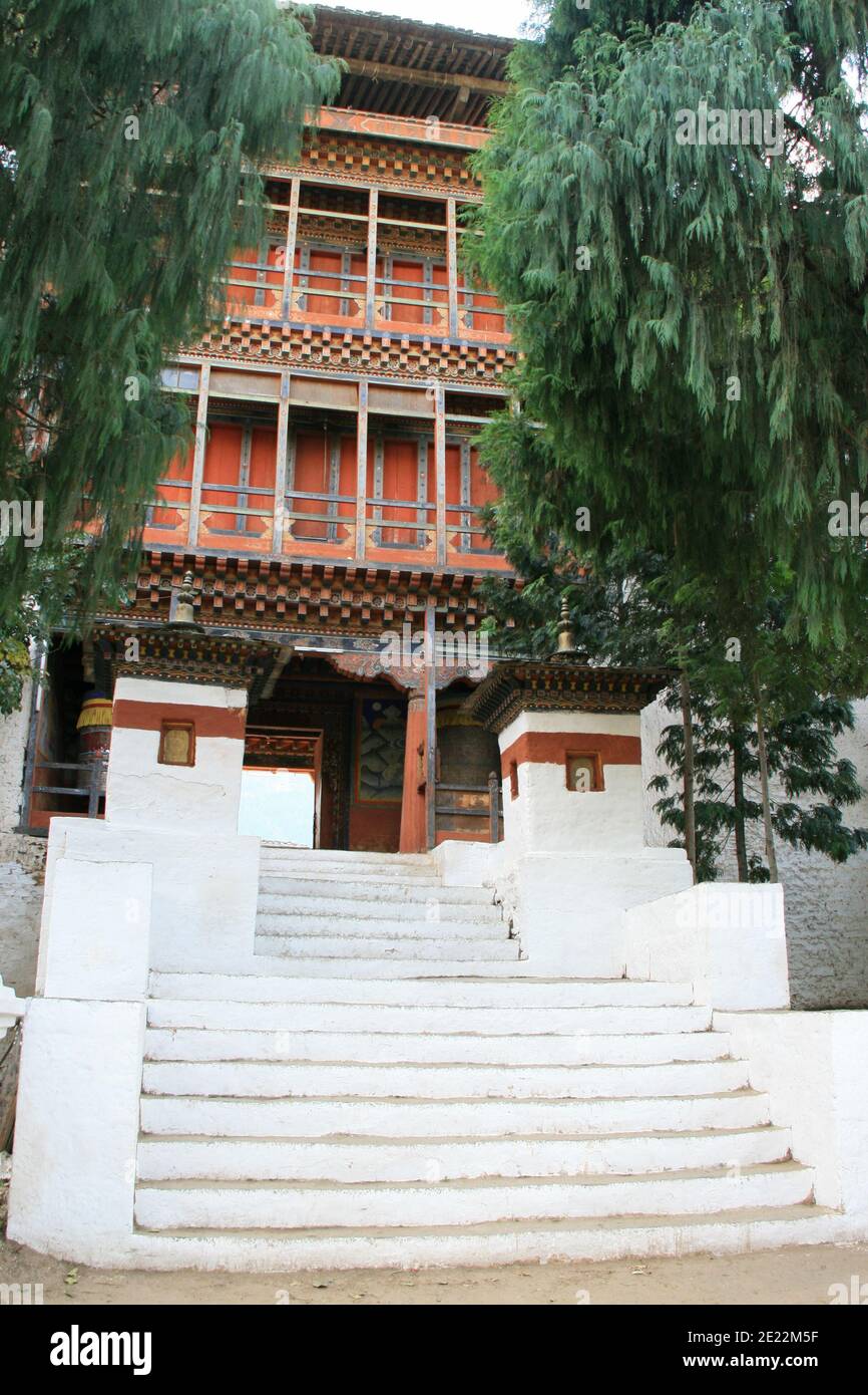 fortress (dzong) in wangdue phodrang (bhutan Stock Photo - Alamy