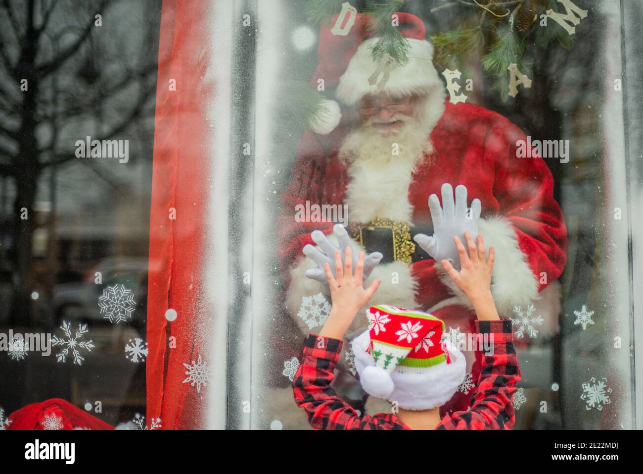 Display window boy hi-res stock photography and images - Alamy