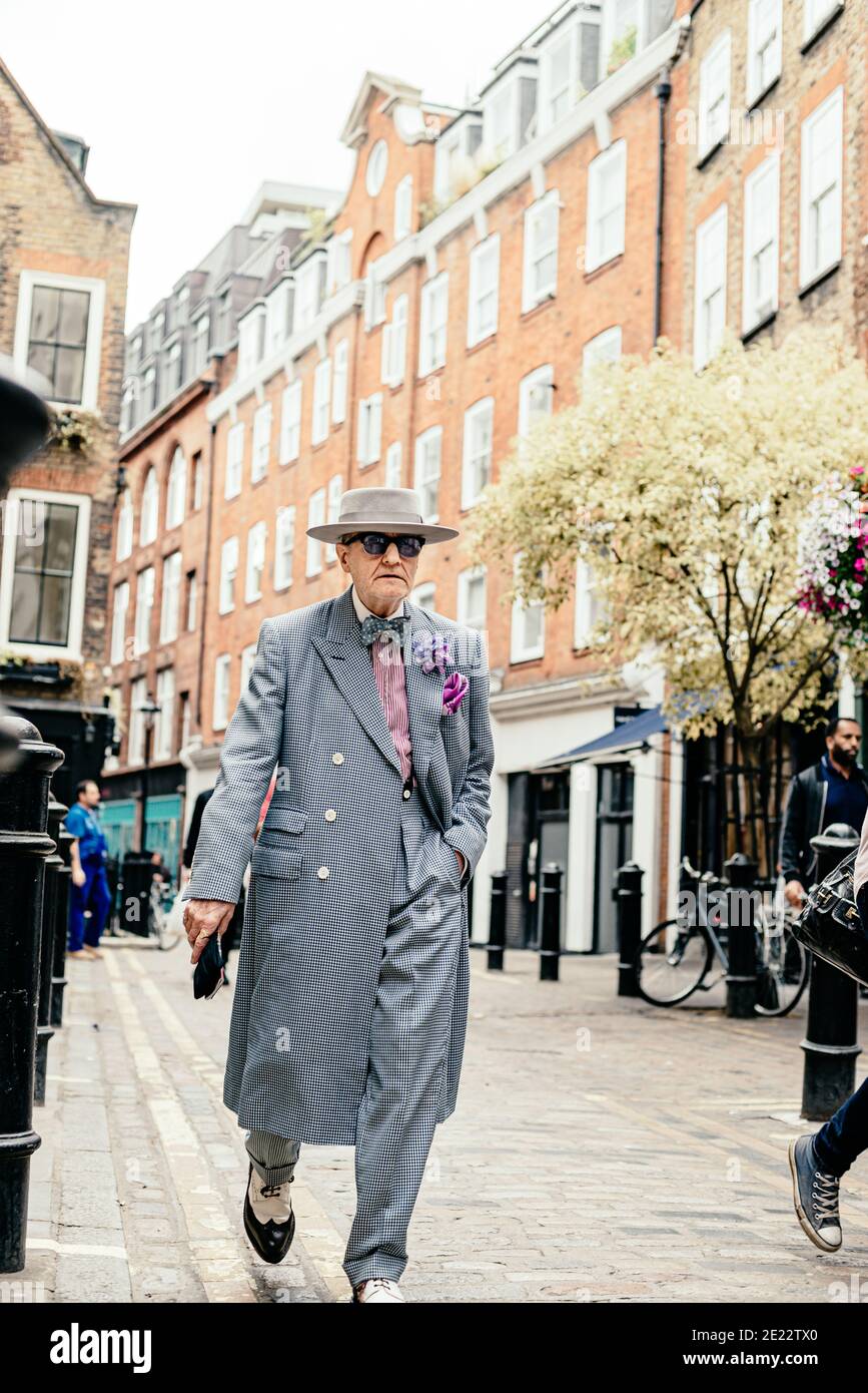 Pensioner suit tie uk hi-res stock photography and images - Alamy