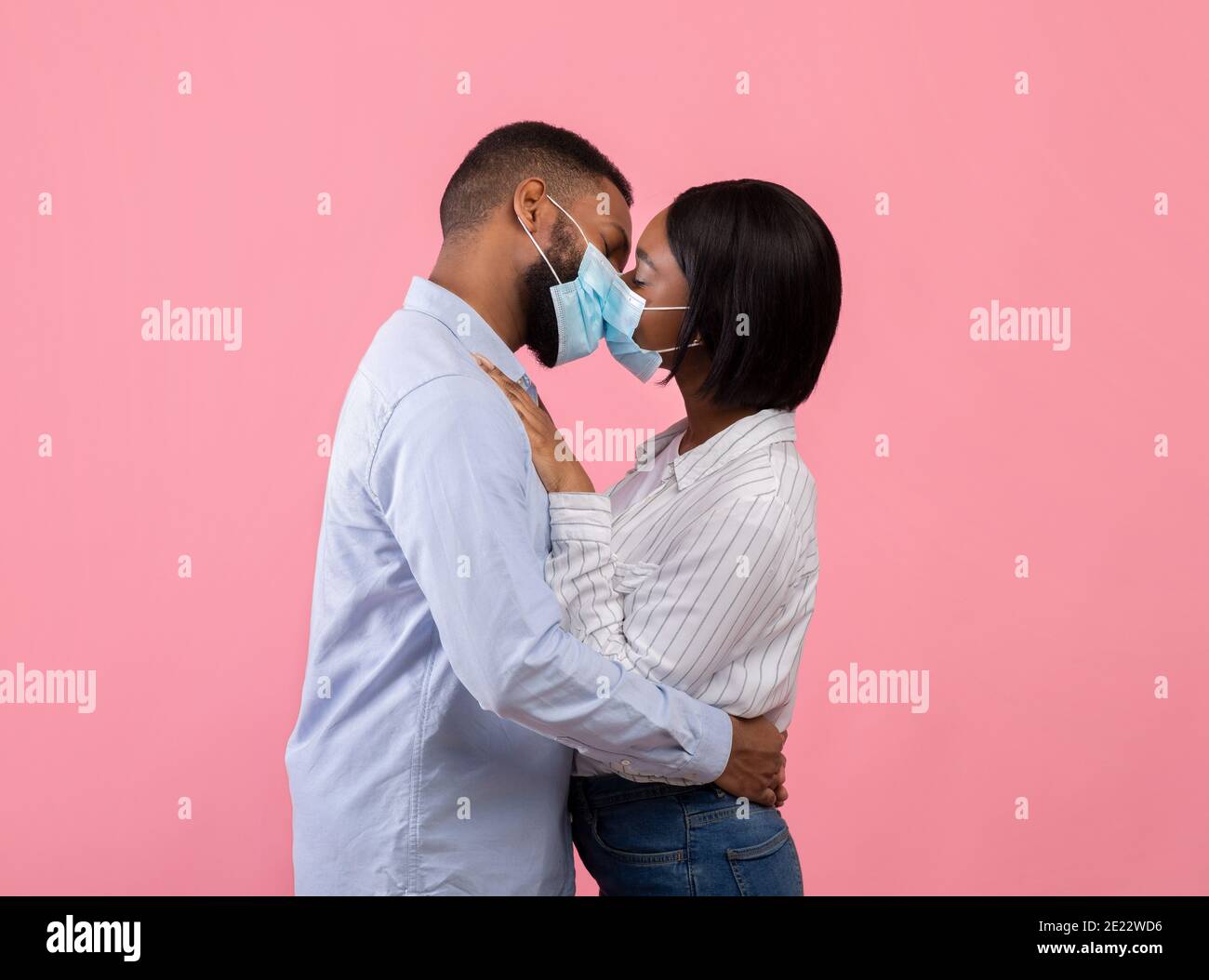 Black couple kissing face masks hi-res stock photography and images - Alamy