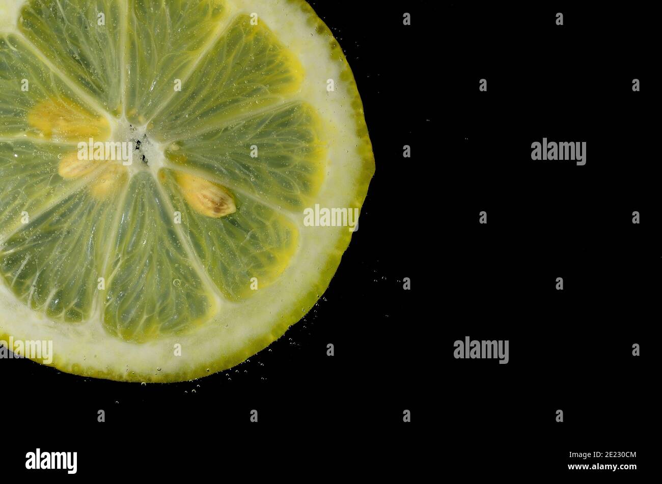 fresh lemon in water with bubbles and black background Stock Photo - Alamy