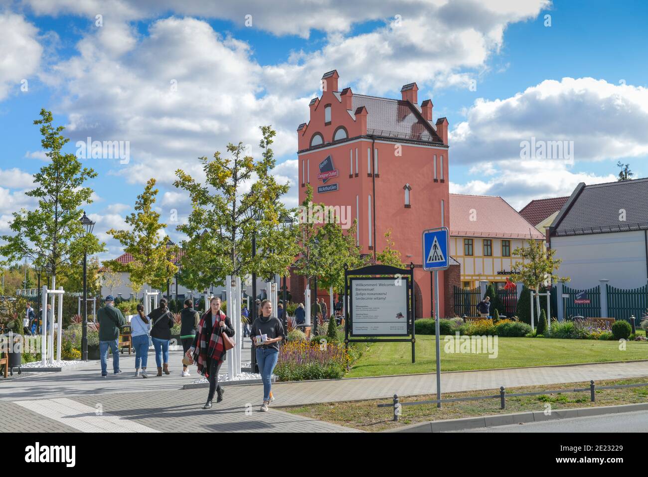 Eingangstor, Designer Outlet B5, Wustermark, Brandenburg, Deutschland ...