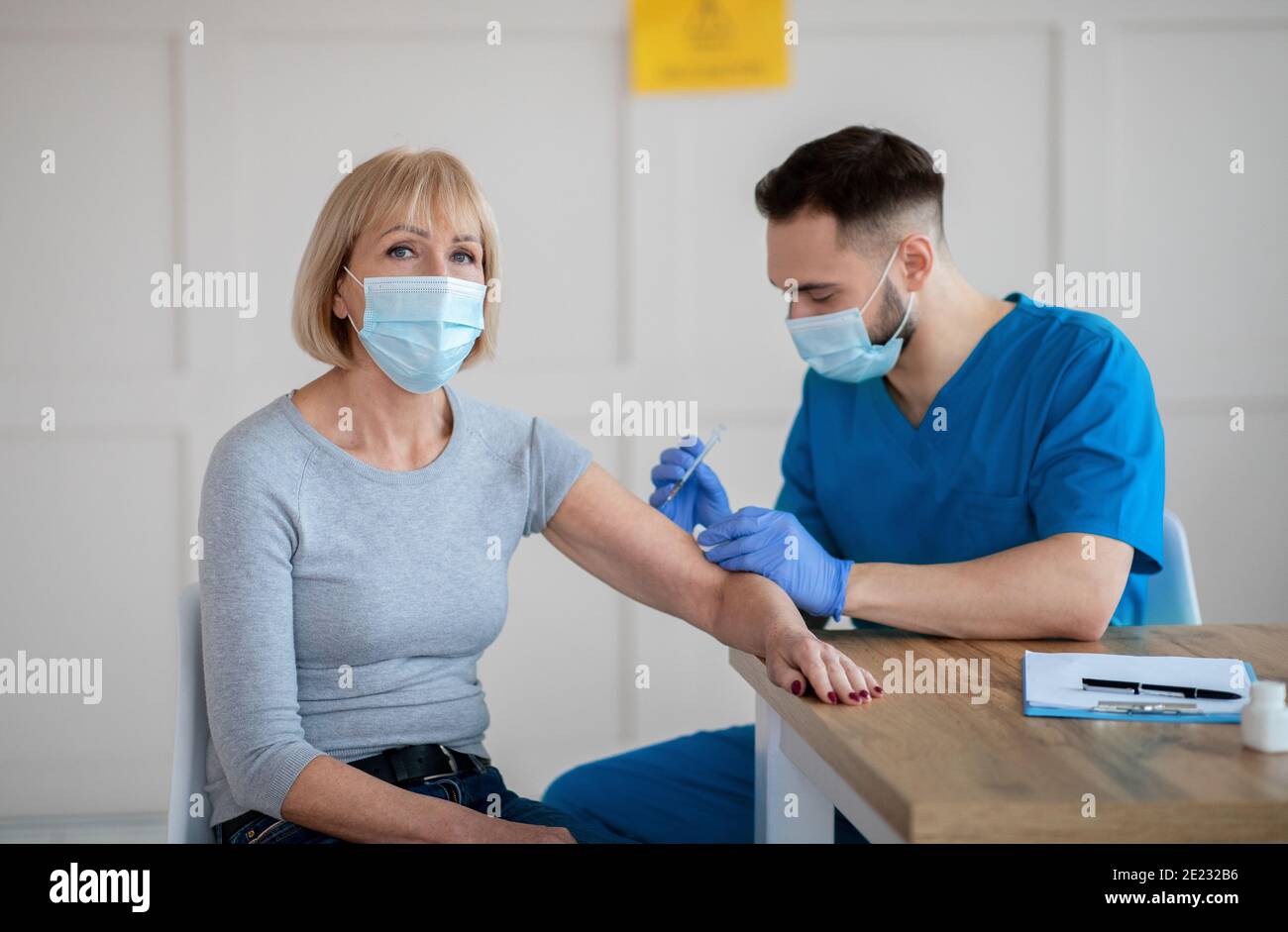 Intramuscular injection hi-res stock photography and images - Alamy
