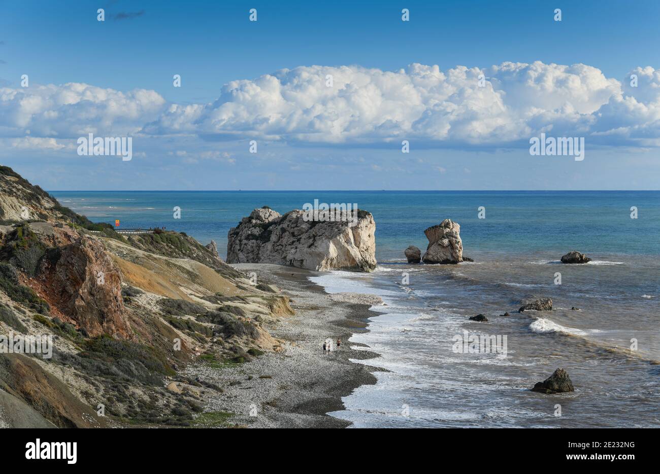 Strand, Felsen der Aphrodite, Petra tou Romiou, Zypern Stock Photo - Alamy