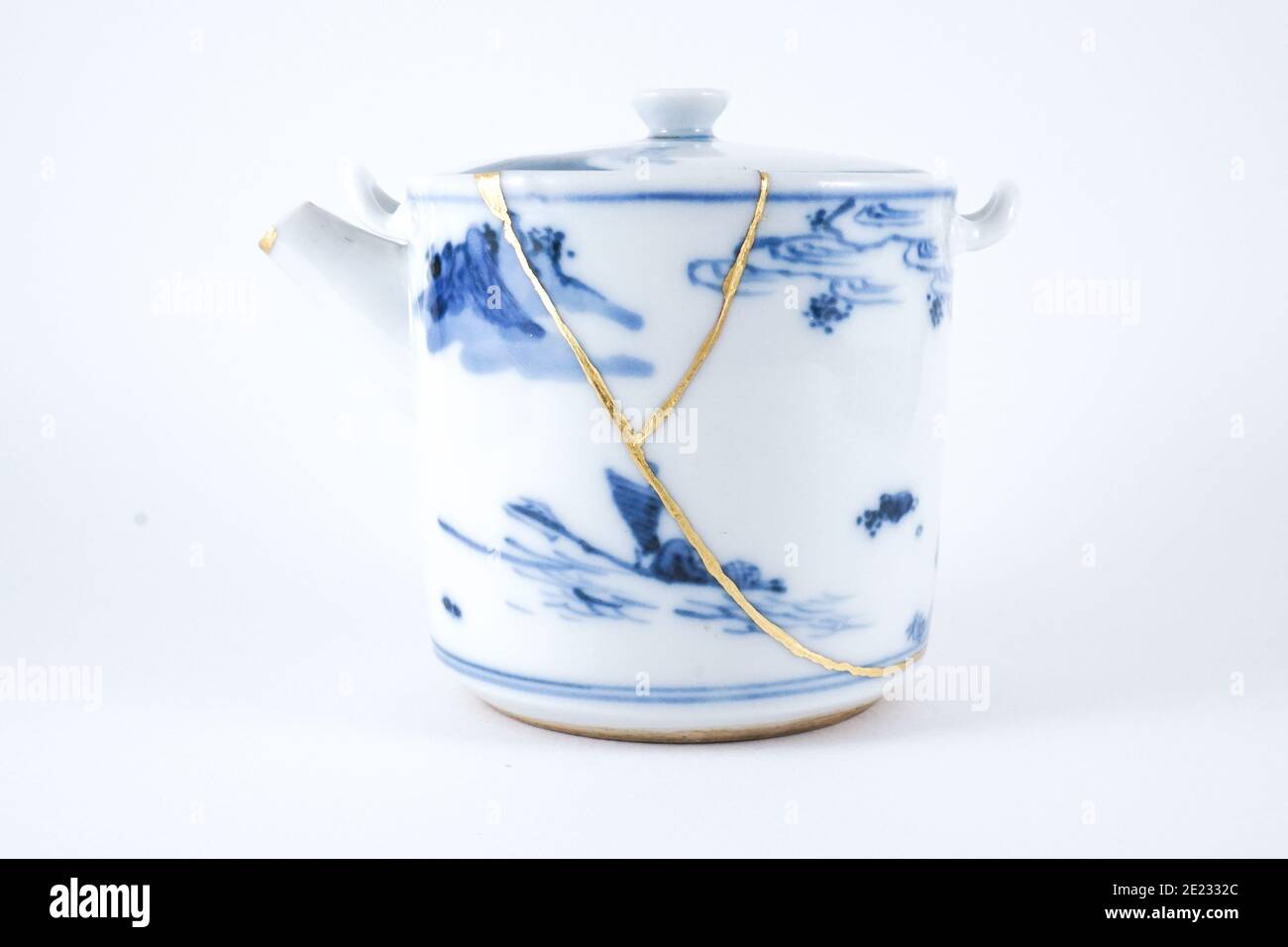 Kintsugi teapot hi-res stock photography and images - Alamy