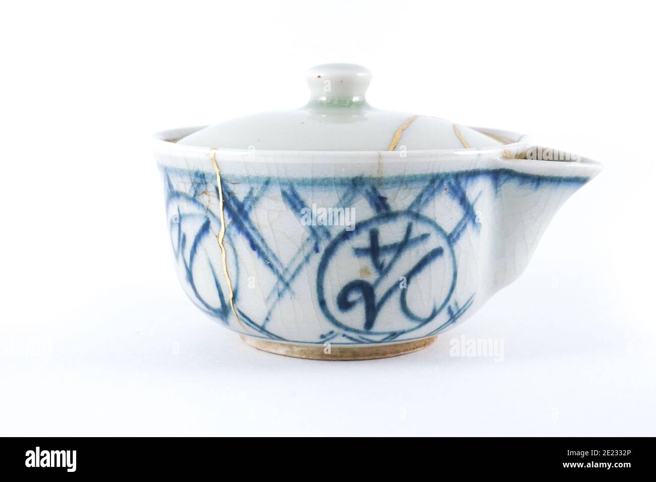 Kintsugi teapot hi-res stock photography and images - Alamy