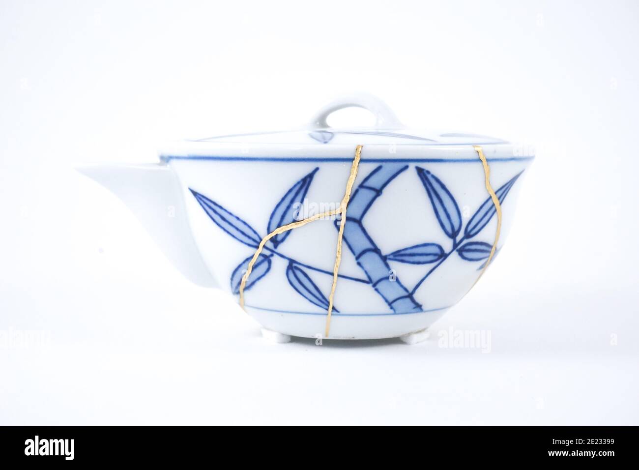 Kintsugi Japanese teapot for the tea ceremony Stock Photo - Alamy