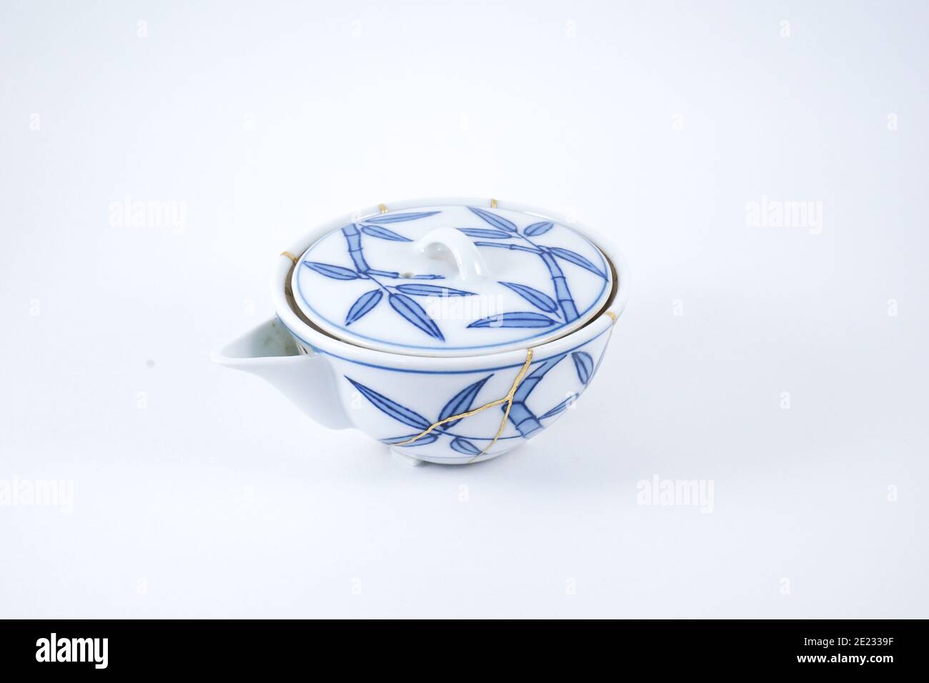 Kintsugi teapot hi-res stock photography and images - Alamy