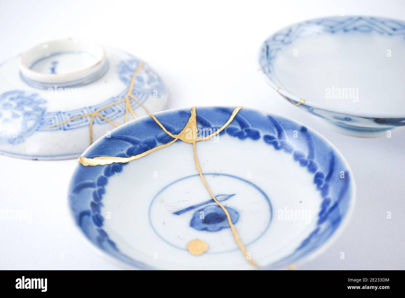 Kintsugi blue and white Japanese plate set Stock Photo - Alamy