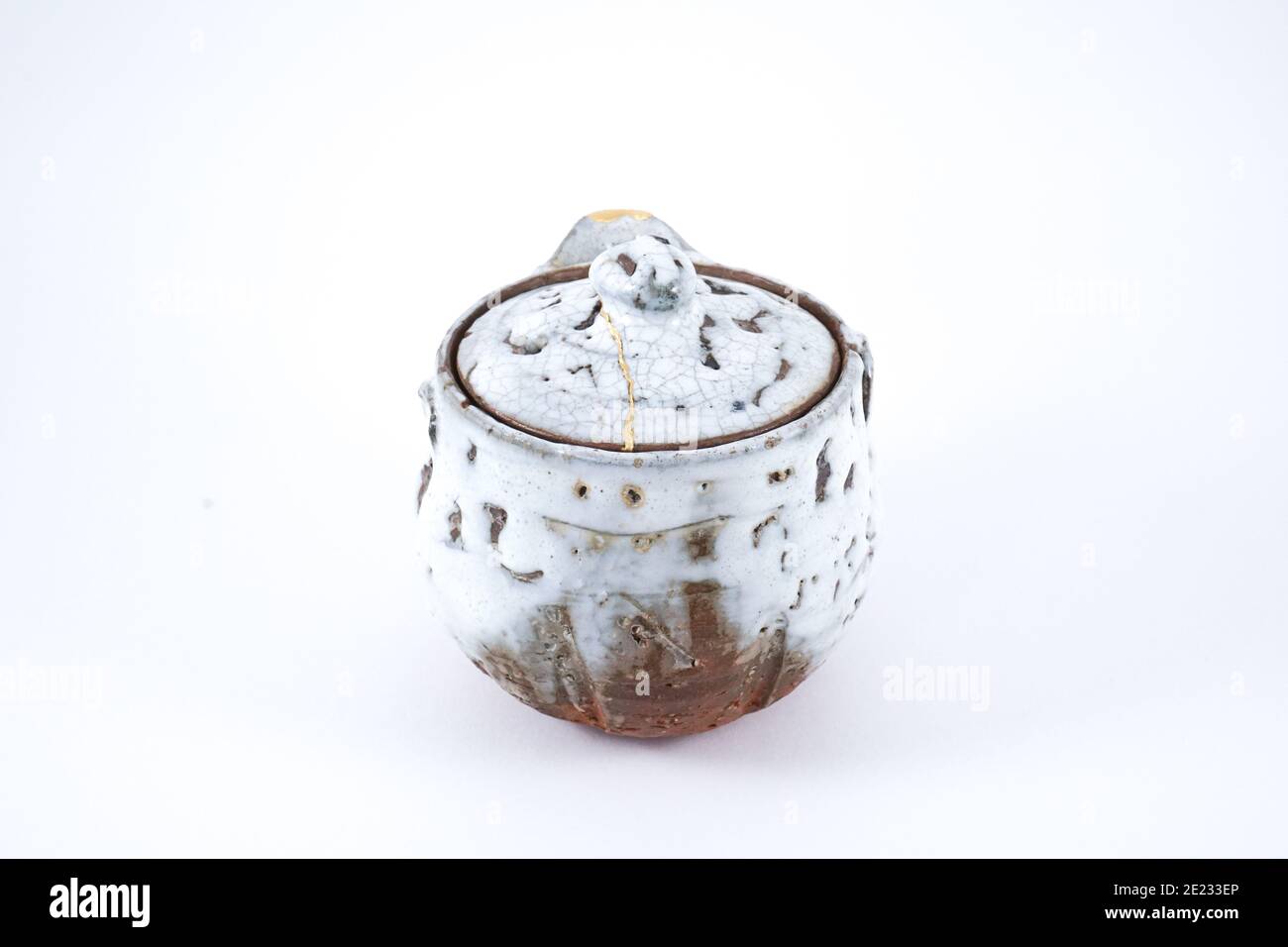 Kintsugi teapot hi-res stock photography and images - Alamy