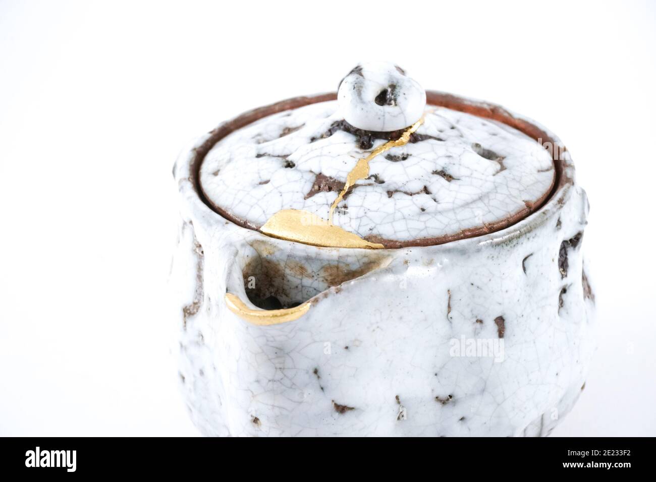 Kintsugi teapot hi-res stock photography and images - Alamy