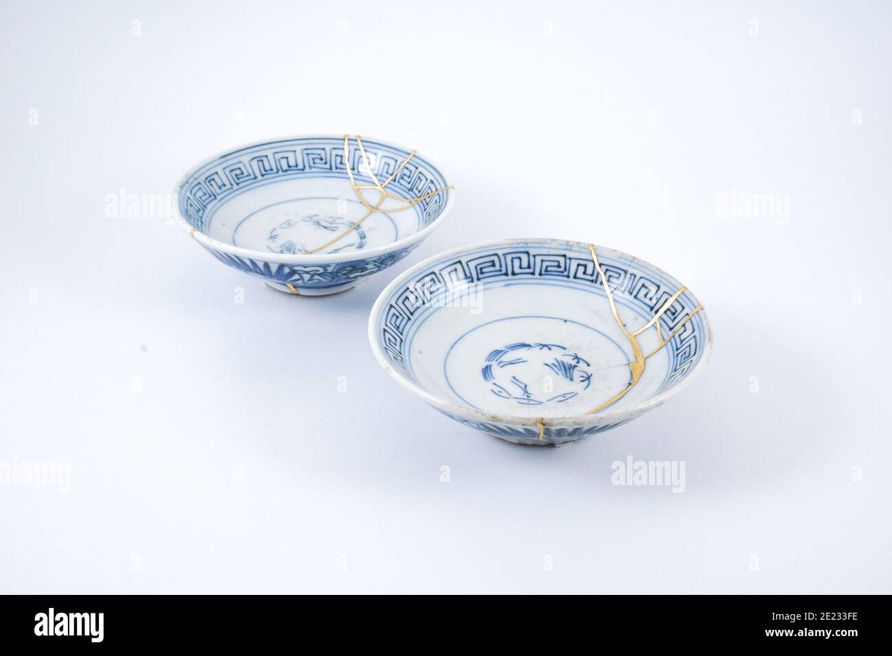 Kintsugi blue and white Japanese plate set Stock Photo - Alamy