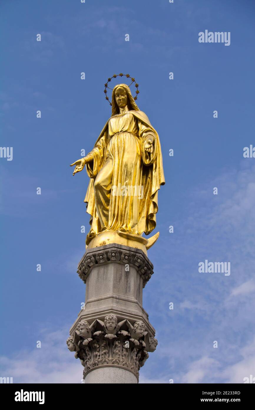 Golden statue virgin mary zagreb hi-res stock photography and images ...