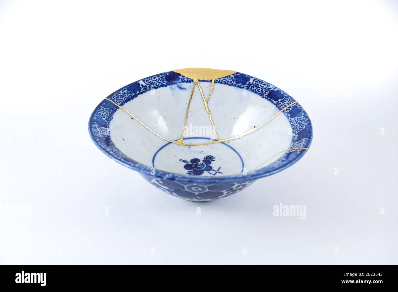 Kintsugi bowl hi-res stock photography and images - Alamy