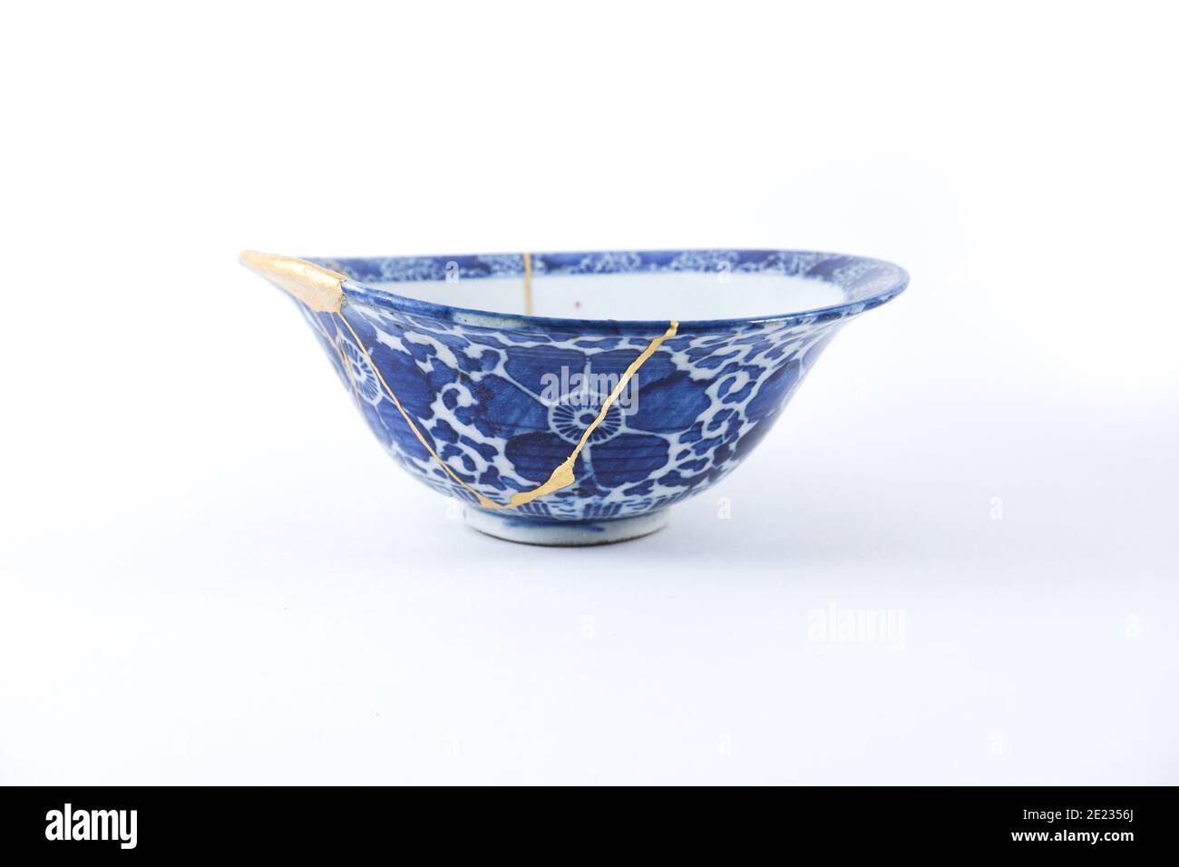 Kintsugi bowl hi-res stock photography and images - Alamy