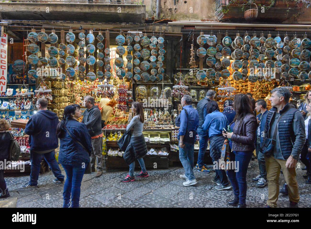 Krippenstrasse, Via San Gregorio Armeno, Neapel, Italien Stock Photo ...