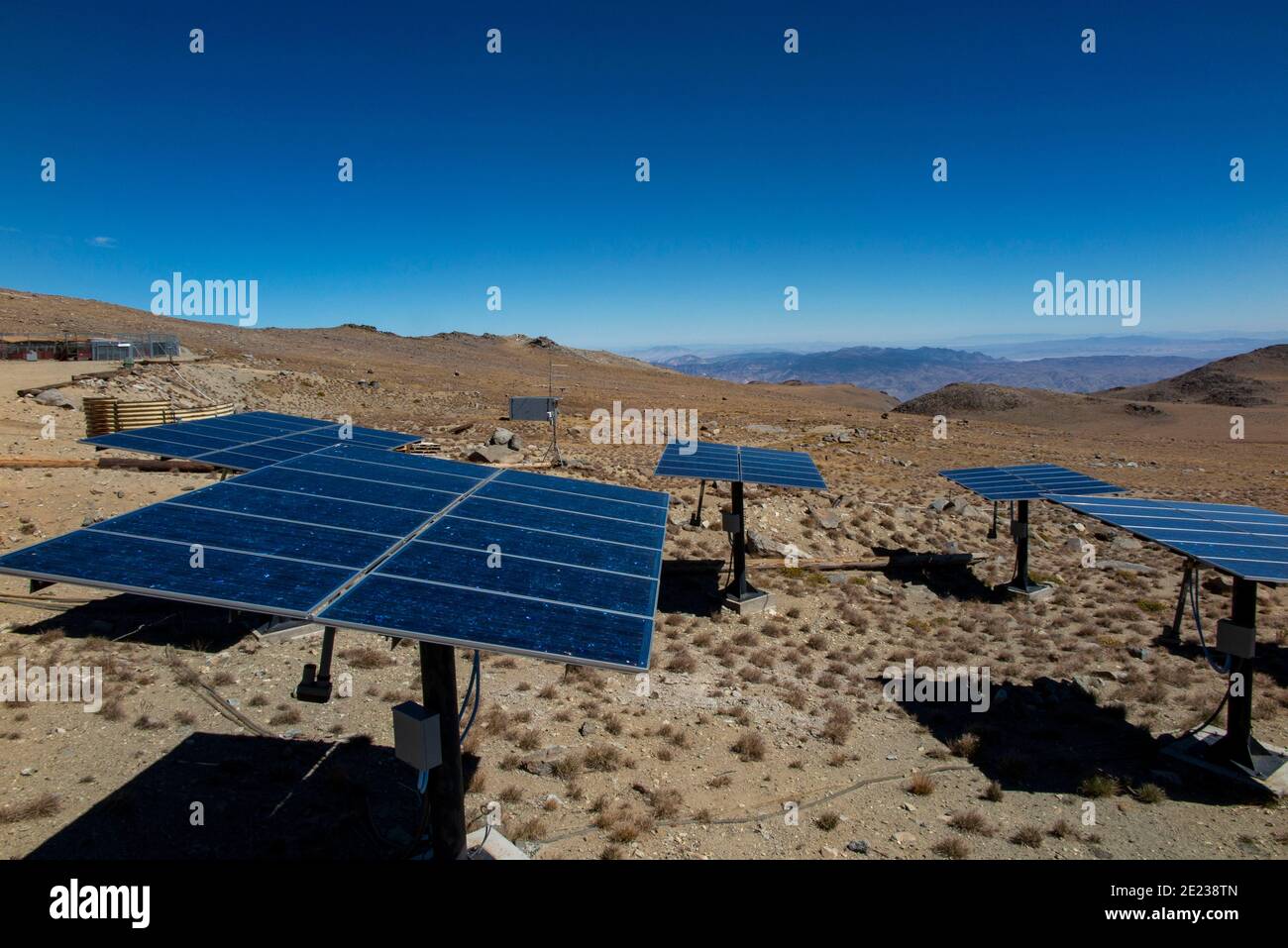 Whte Mountains, California, USA. 23rd Sep, 2016. Barcroft Station solar ...