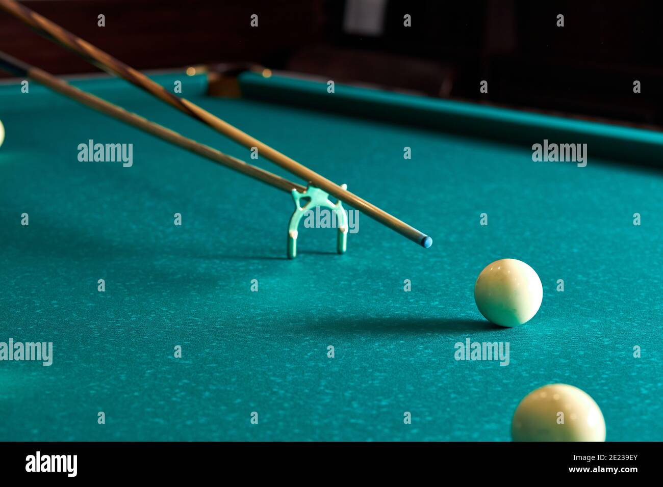 Blue billiard cloth hi-res stock photography and images - Alamy