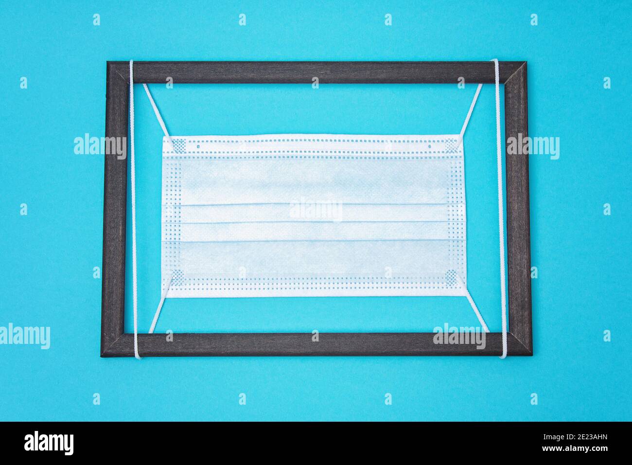 Black frame mask hi-res stock photography and images - Alamy