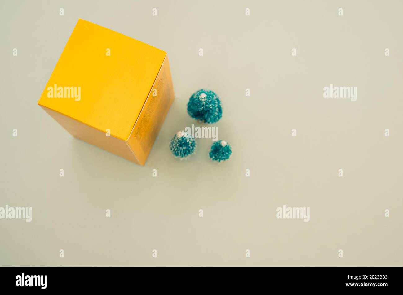Balls color in cube hi-res stock photography and images - Alamy